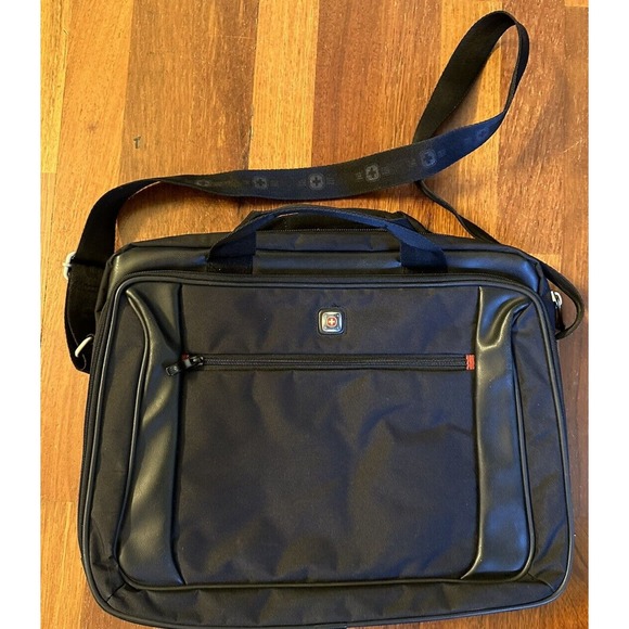 SwissGear | Bags | Swiss Tech Gear Black Laptoptablet Pocket Case ...